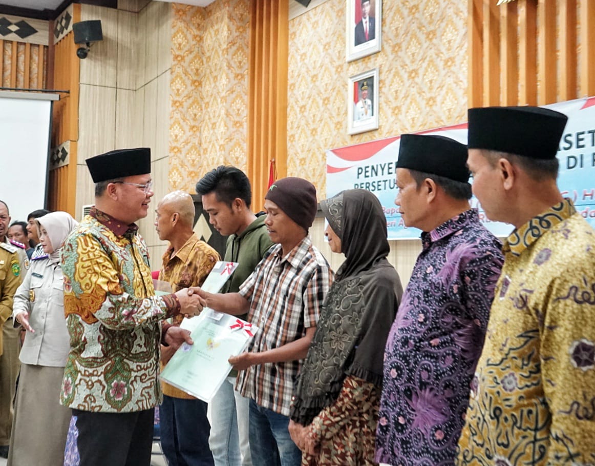 Kementerian ATR/BPN Serahkan Sertifikat Tanah di Bengkulu - Kilas.co.id